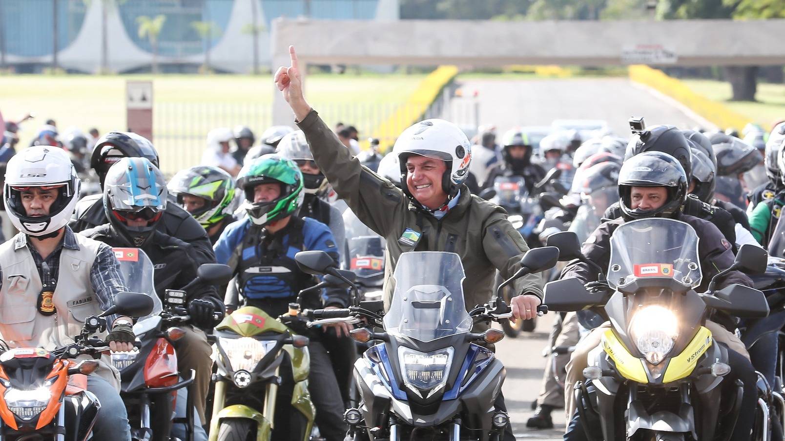 Bolsonaro agora é o homem da moto - NP Expresso
