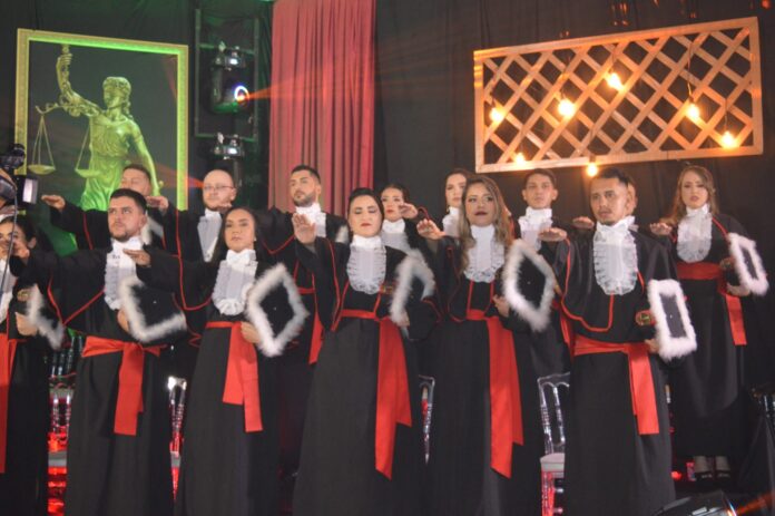 URI Santiago: 36 novos bacharéis em Direito - NP Expresso